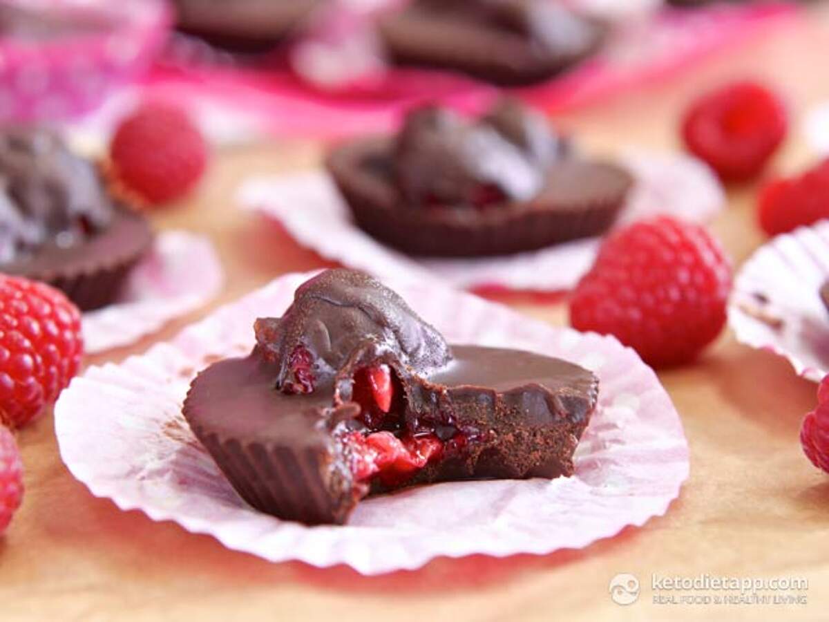 Dark Chocolate Raspberry Fat Bombs | KetoDiet Blog
