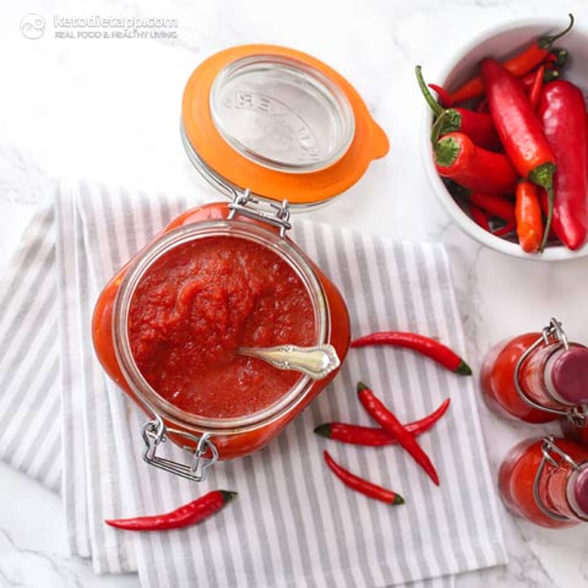 How To Make Fermented Sriracha Sauce | KetoDiet Blog