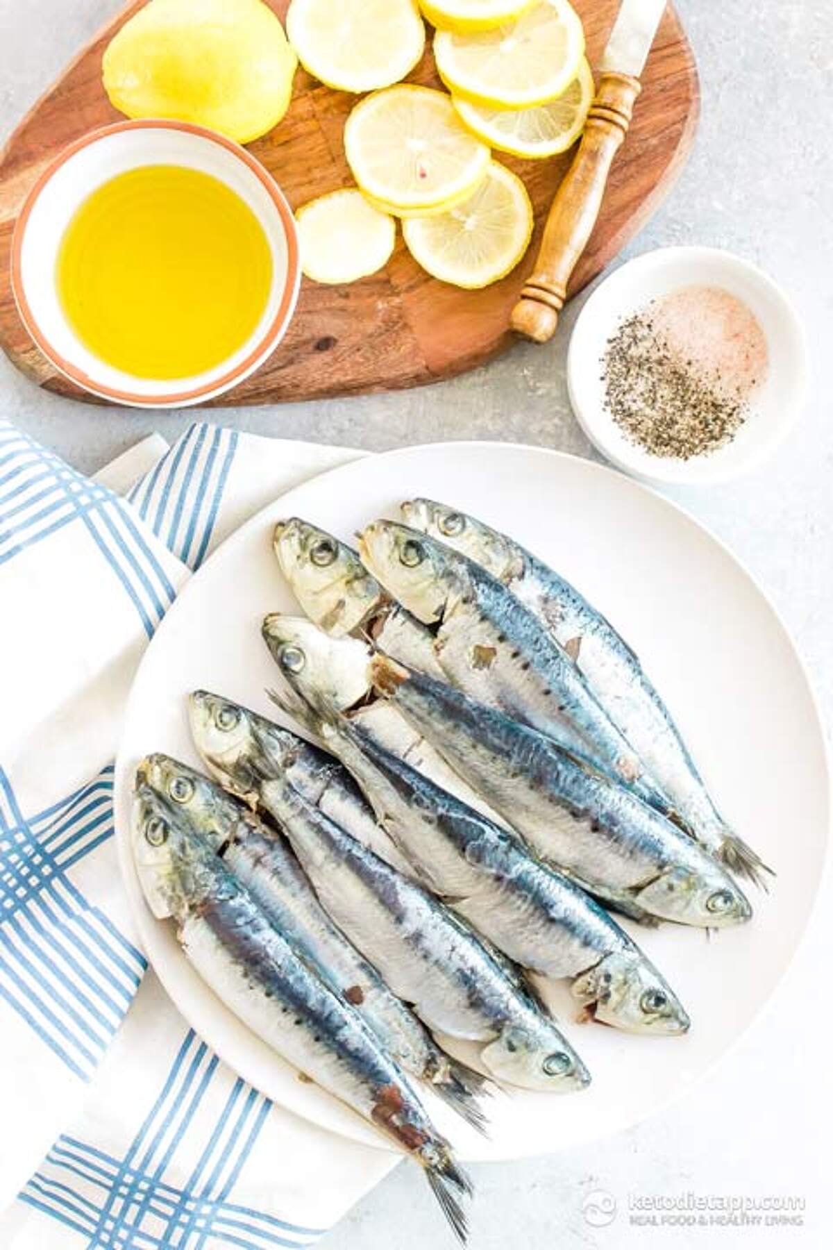 Grilled Sardines with Olive & Caper Salsa | KetoDiet Blog