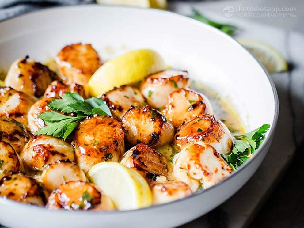 Seared Scallops in Garlic-Lemon Butter Sauce | KetoDiet Blog