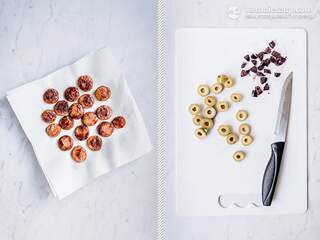 Spooky Halloween Chorizo Olive Eyeballs | KetoDiet Blog