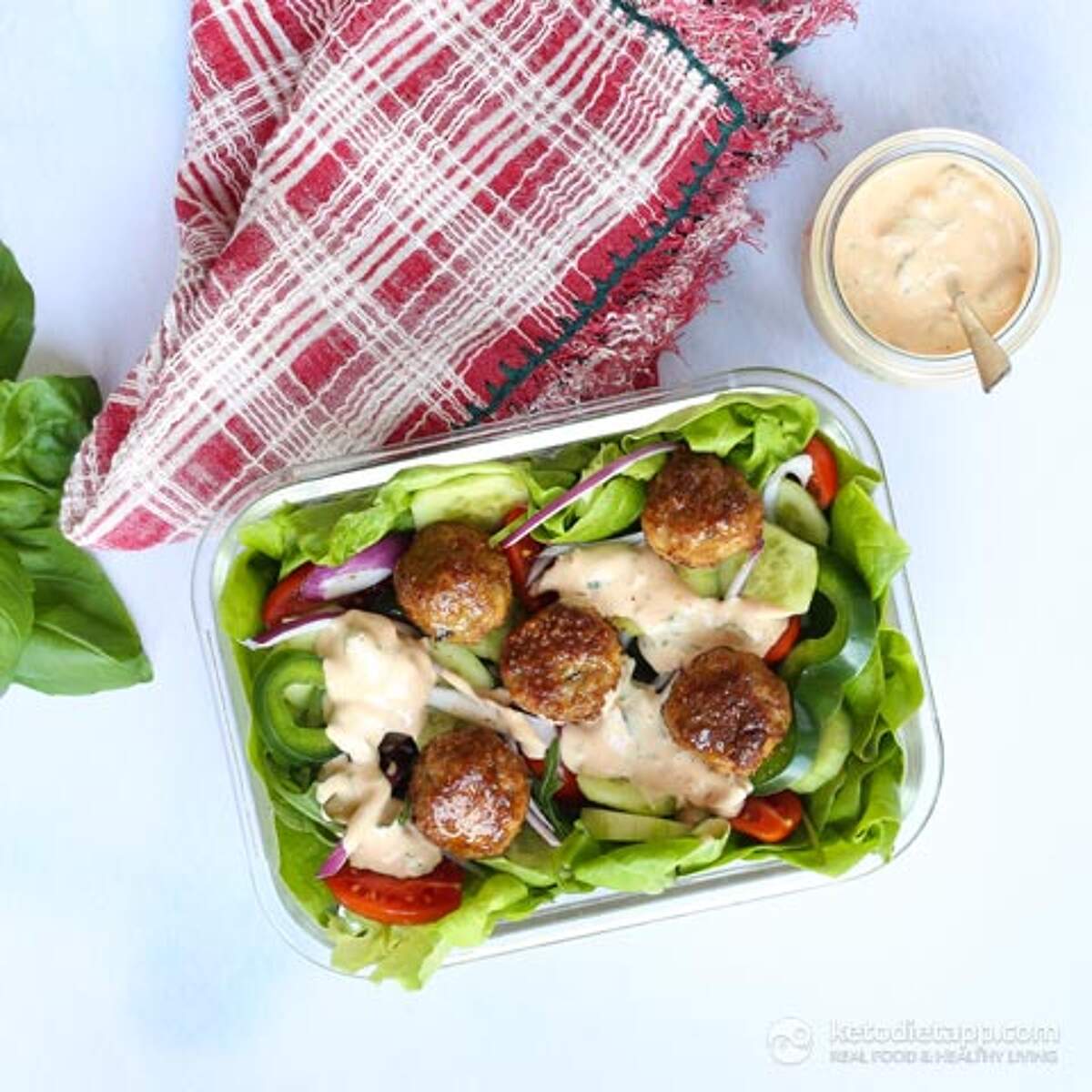 Low-Carb Mediterranean Meatball Lunchbox Bowls | KetoDiet Blog