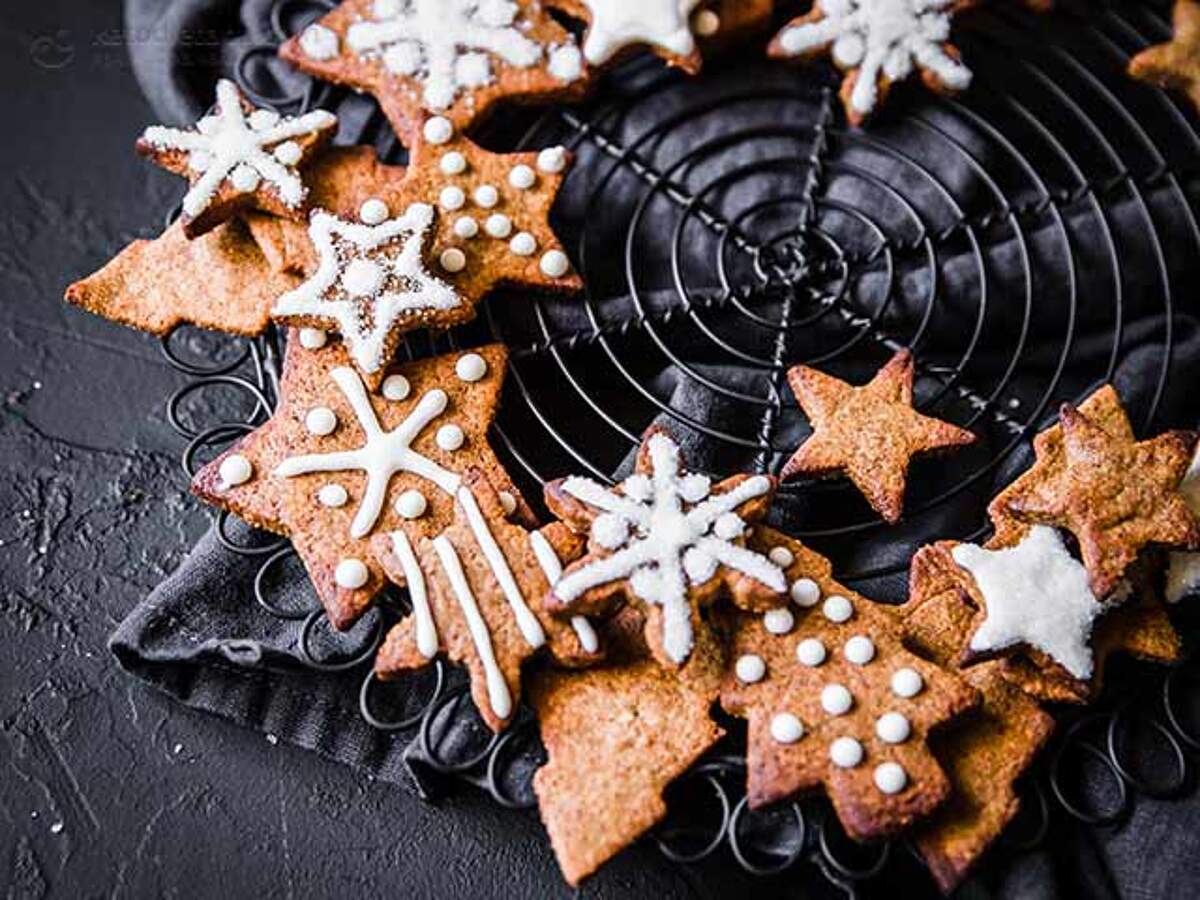 Low-Carb Decorated Gingerbread Cookies | KetoDiet Blog