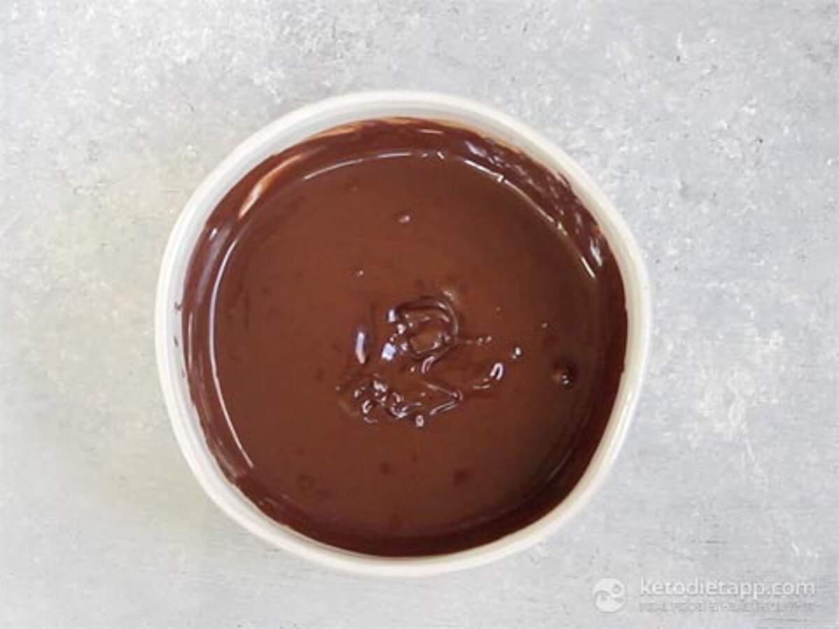 3 Ingredient Keto Chocolate Macadamia Clusters | KetoDiet Blog