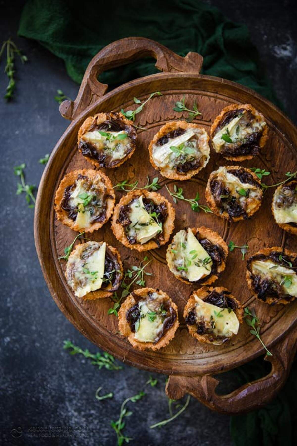 Low-Carb Brie and Caramelized Onion Tartlets | KetoDiet Blog