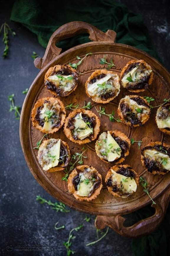 Low-Carb Brie and Caramelized Onion Tartlets | KetoDiet Blog