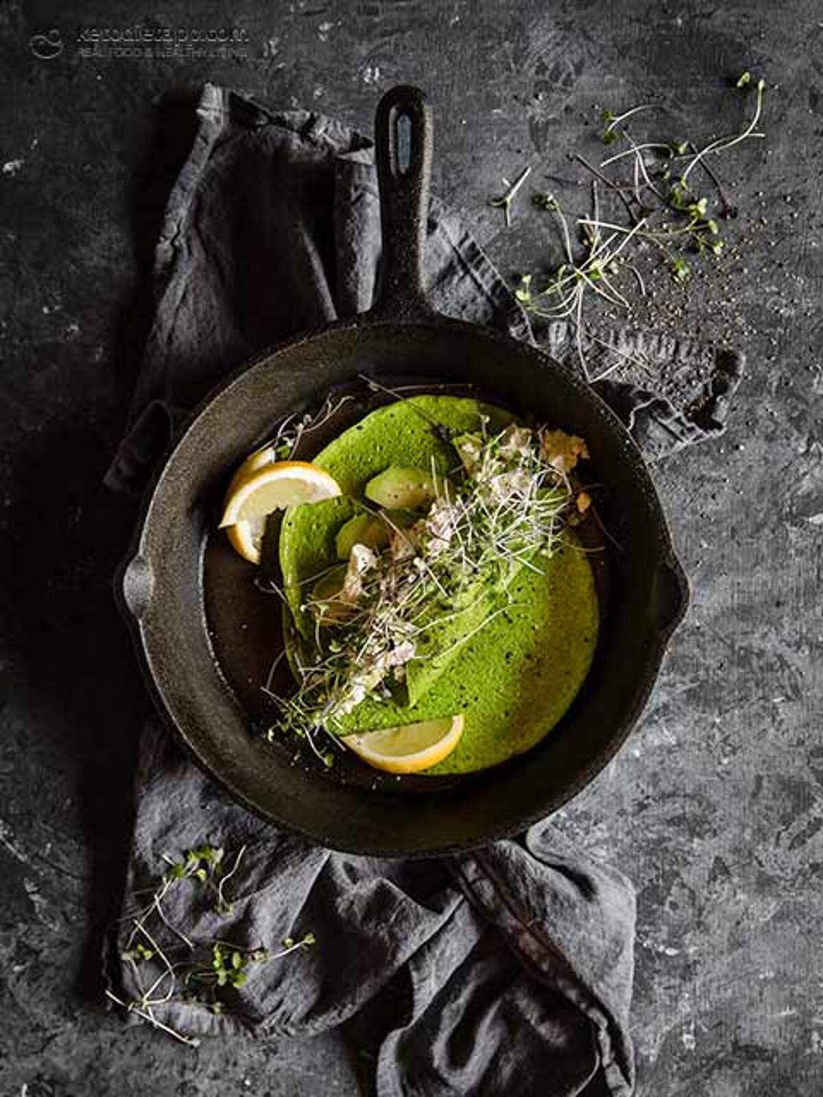 Low-Carb Green Spinach Crepes | KetoDiet Blog