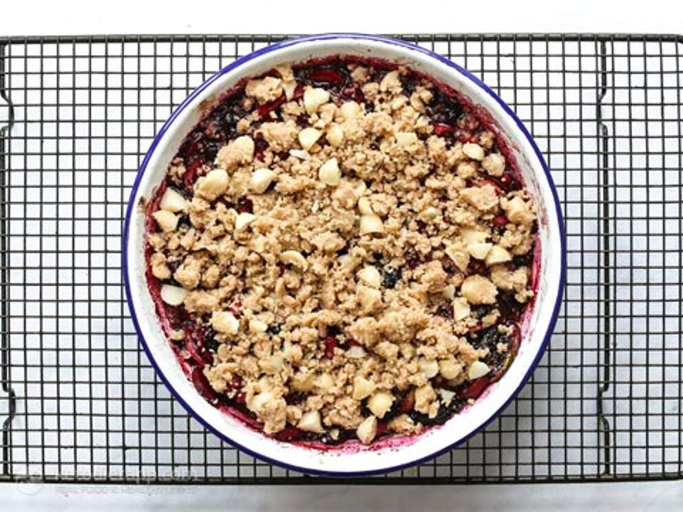 Low-Carb Blackcurrant & Apple Crumble | KetoDiet Blog