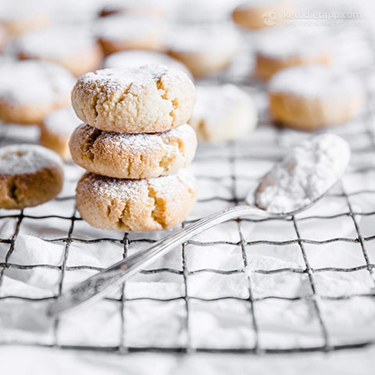 Chewy Keto Amaretti Biscuits | KetoDiet Blog