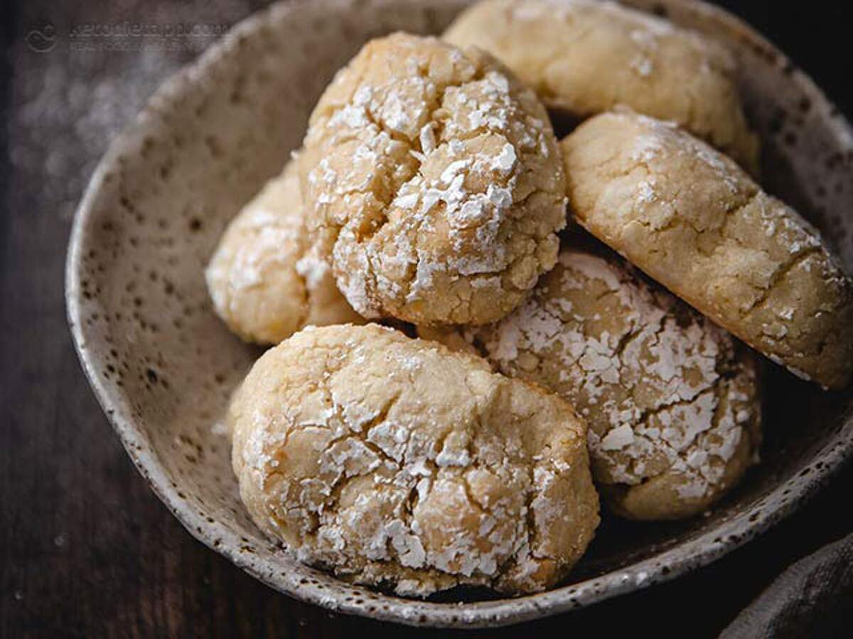 Keto Italian Ricciarelli Almond Cookies | KetoDiet Blog