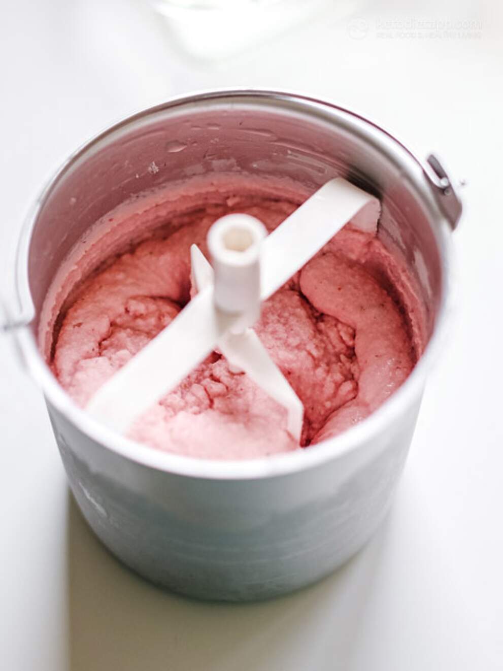 High-Protein Keto Strawberry Frozen Yogurt | KetoDiet Blog