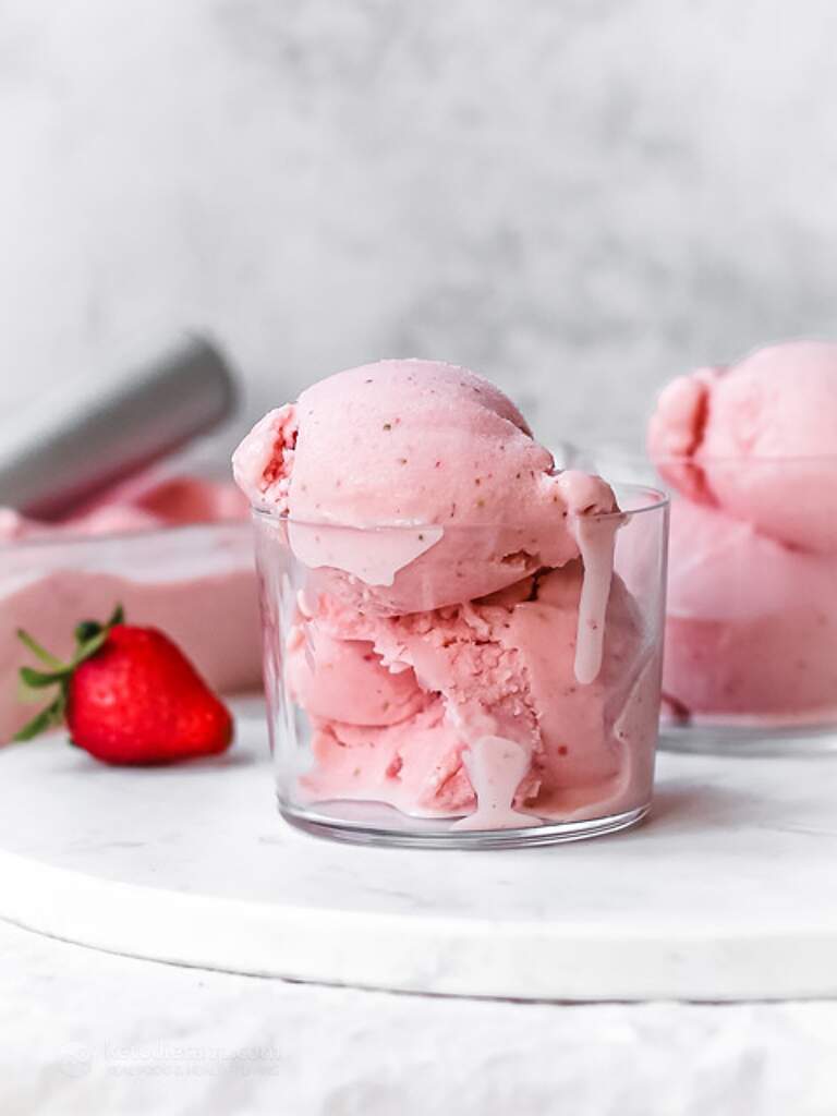 High-Protein Keto Strawberry Frozen Yogurt | KetoDiet Blog