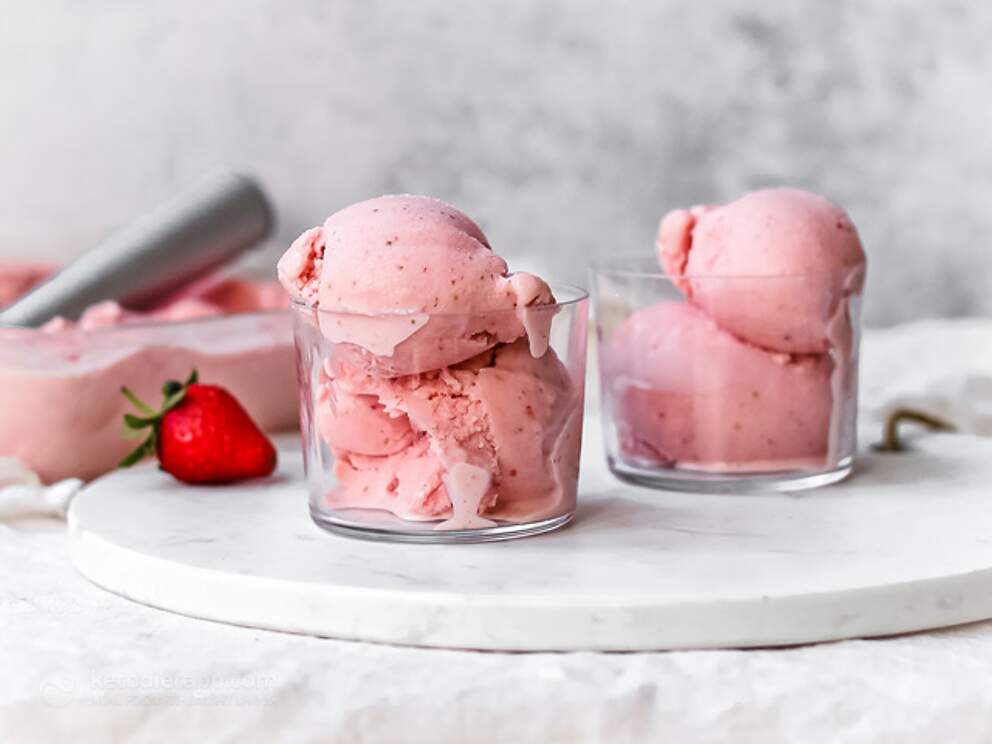 High-Protein Keto Strawberry Frozen Yogurt | KetoDiet Blog