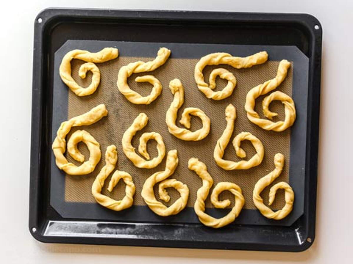 Keto Pastry Snakes | KetoDiet Blog