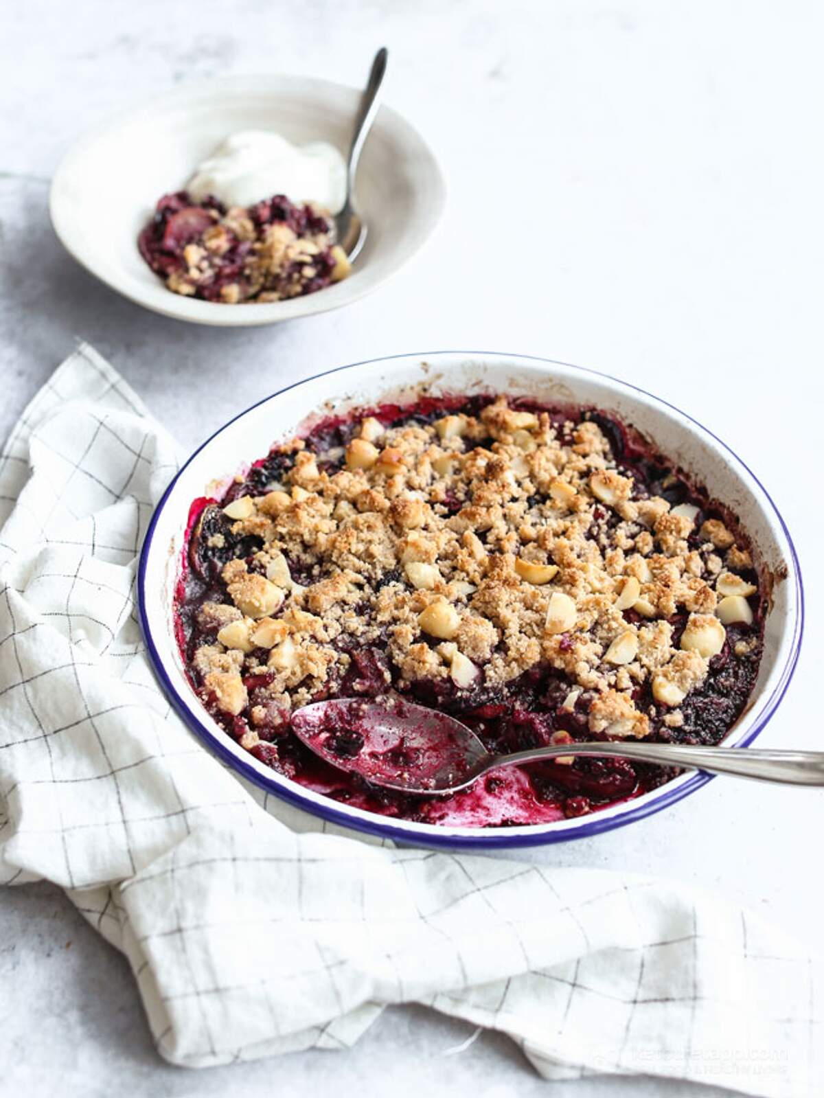 Low-Carb Blackcurrant & Apple Crumble | KetoDiet Blog