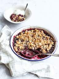 Low-Carb Blackcurrant & Apple Crumble | KetoDiet Blog
