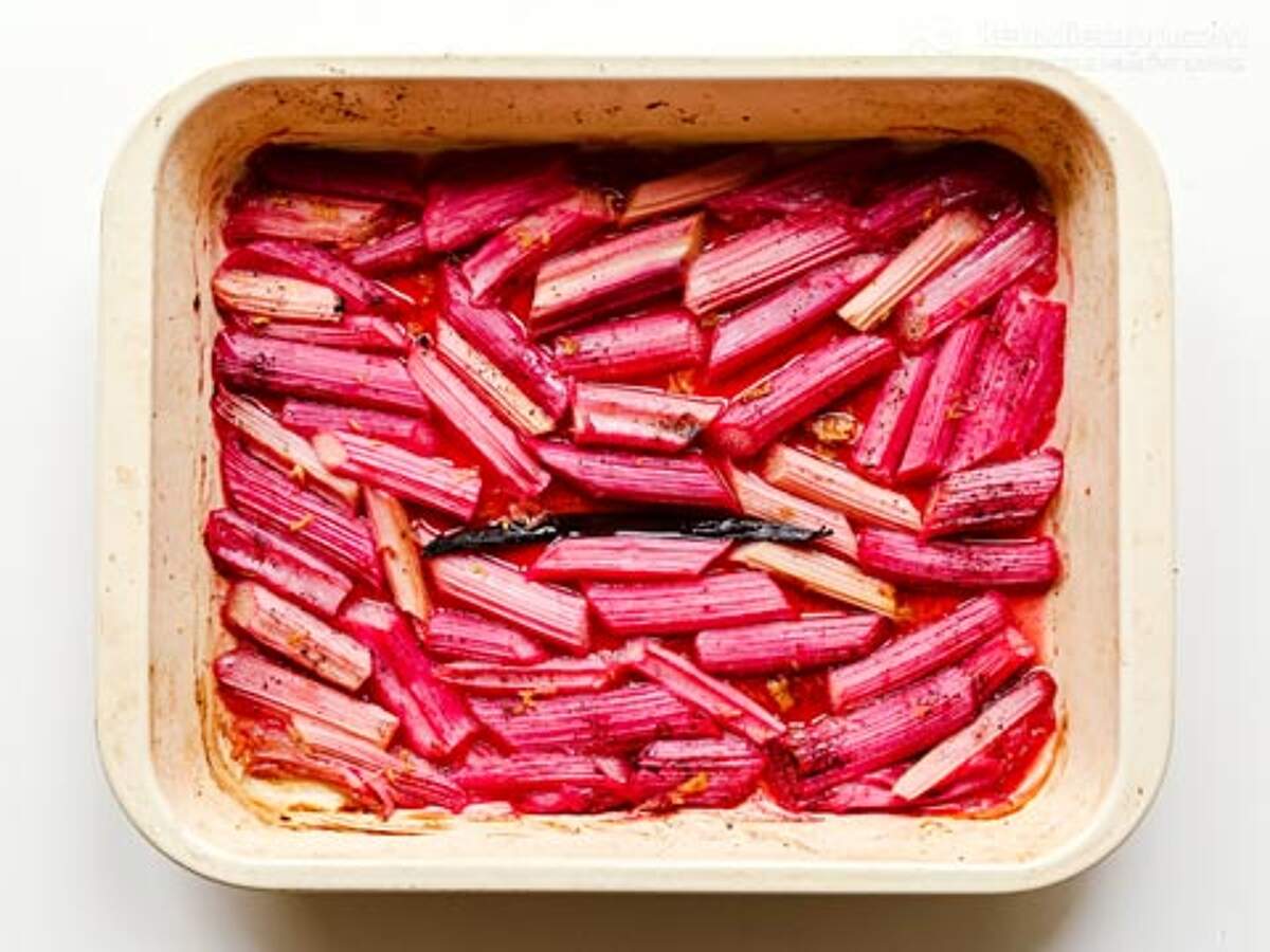 Easy Low-Carb Roasted Rhubarb | KetoDiet Blog