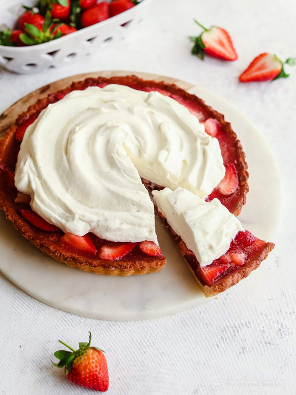 Low-Carb Fresh Strawberry Pie | KetoDiet Blog