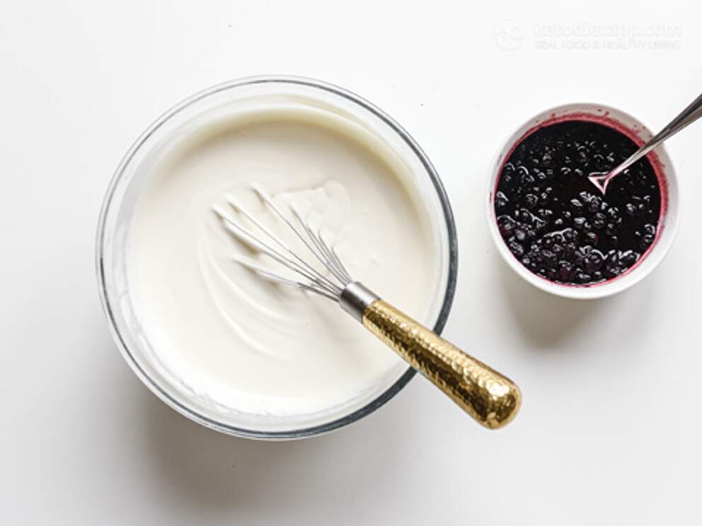 Keto Blueberry Swirl Frozen Yogurt | KetoDiet Blog