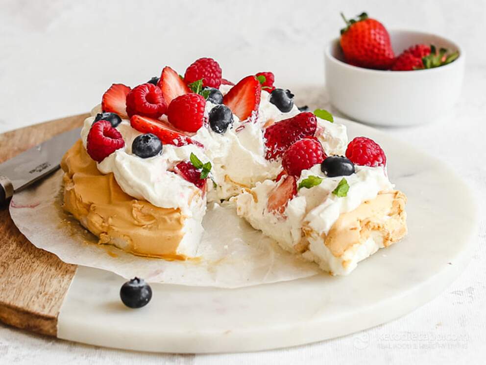 Air Fryer Keto Vanilla Berry Pavlova | KetoDiet Blog