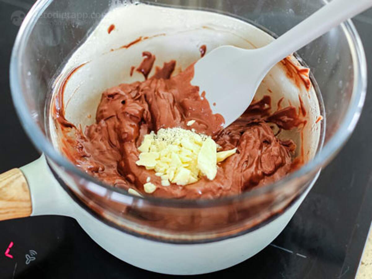 Keto "Rice" Krispie Marshmallow Chocolate Clusters | KetoDiet Blog