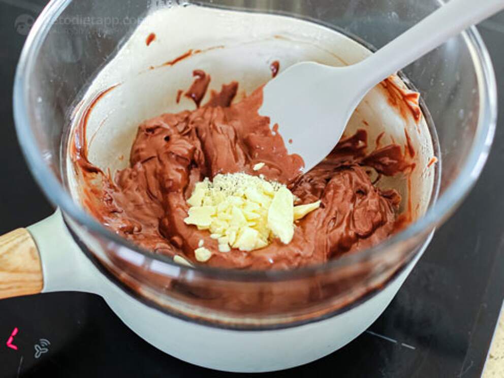 Keto "Rice" Krispie Marshmallow Chocolate Clusters | KetoDiet Blog