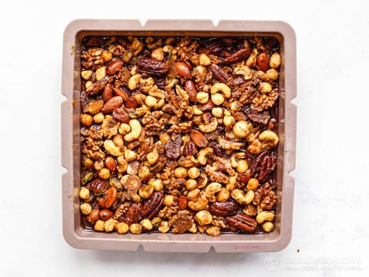 Keto Spiced Nut Chocolate Bark | KetoDiet Blog
