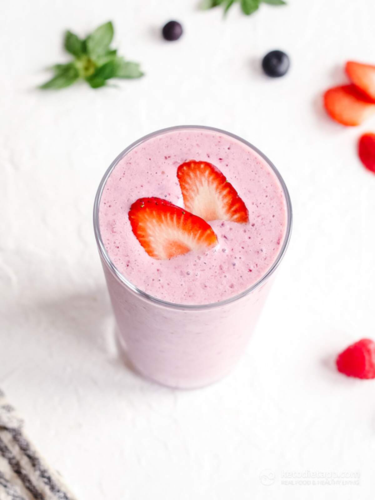 Cottage Cheese Berry Protein Smoothie | KetoDiet Blog
